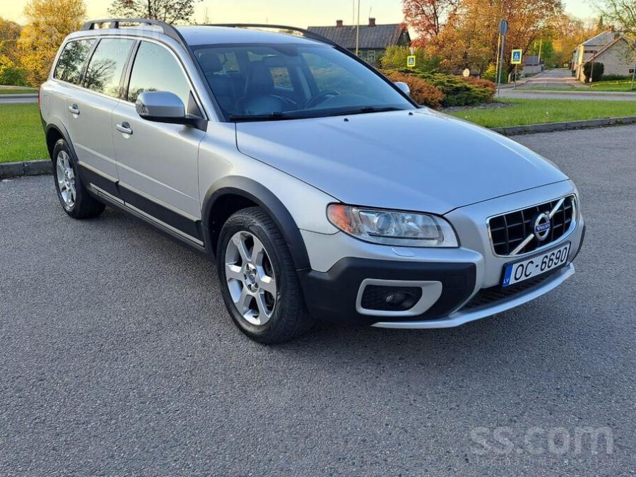 Grey Volvo XC70 2011 in Saldus, with an engine capacity of 2.40 L and mileage of 310 thousand km for 1750 €, photo 3 on AUTOMOTO.COM.LV