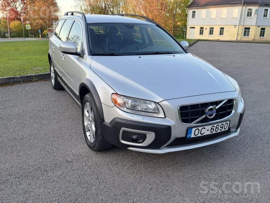 Grey Volvo XC70 2011 in Saldus, with an engine capacity of 2.40 L and mileage of 310 thousand km for 1750 €, photo 4 on AUTOMOTO.COM.LV