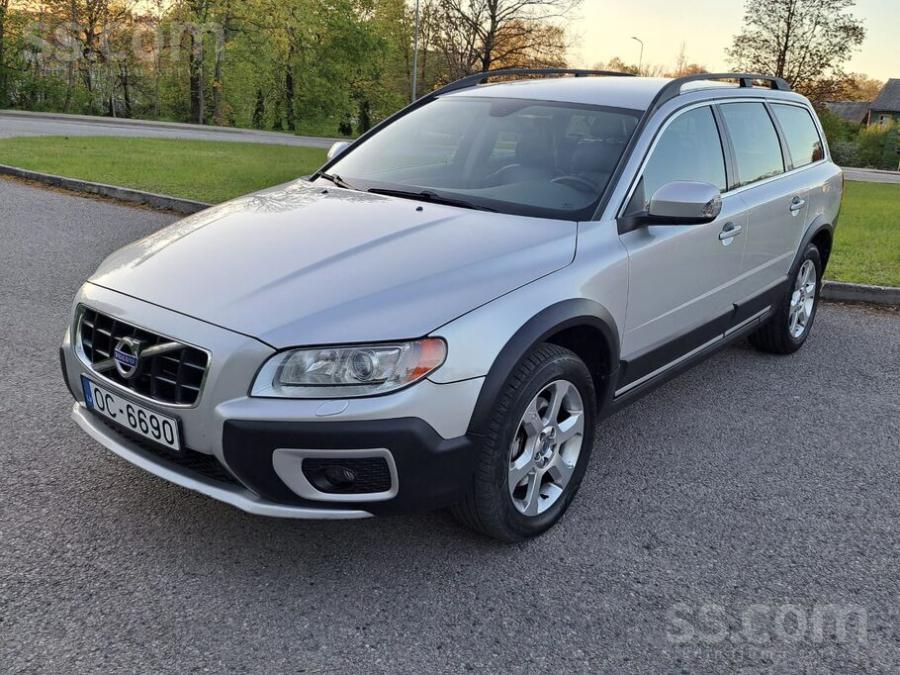 Grey Volvo XC70 2011 in Saldus, with an engine capacity of 2.40 L and mileage of 310 thousand km for 1750 €, photo 5 on AUTOMOTO.COM.LV