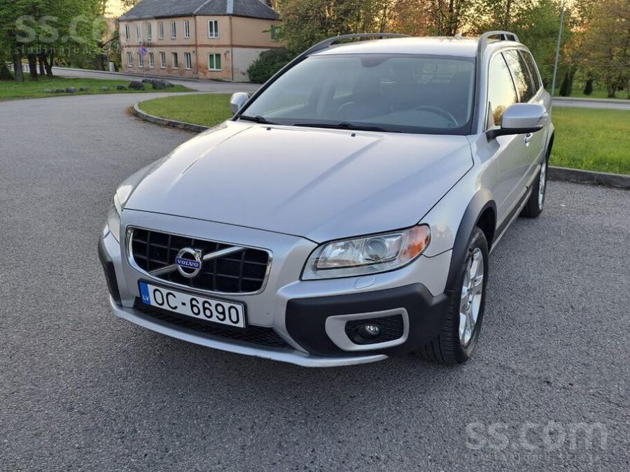 Grey Volvo XC70 2011 in Saldus, with an engine capacity of 2.40 L and mileage of 310 thousand km for 1750 €, photo 6 on AUTOMOTO.COM.LV