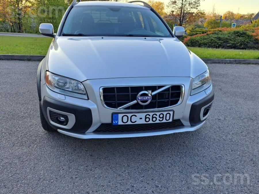 Grey Volvo XC70 2011 in Saldus, with an engine capacity of 2.40 L and mileage of 310 thousand km for 1750 €, photo 7 on AUTOMOTO.COM.LV