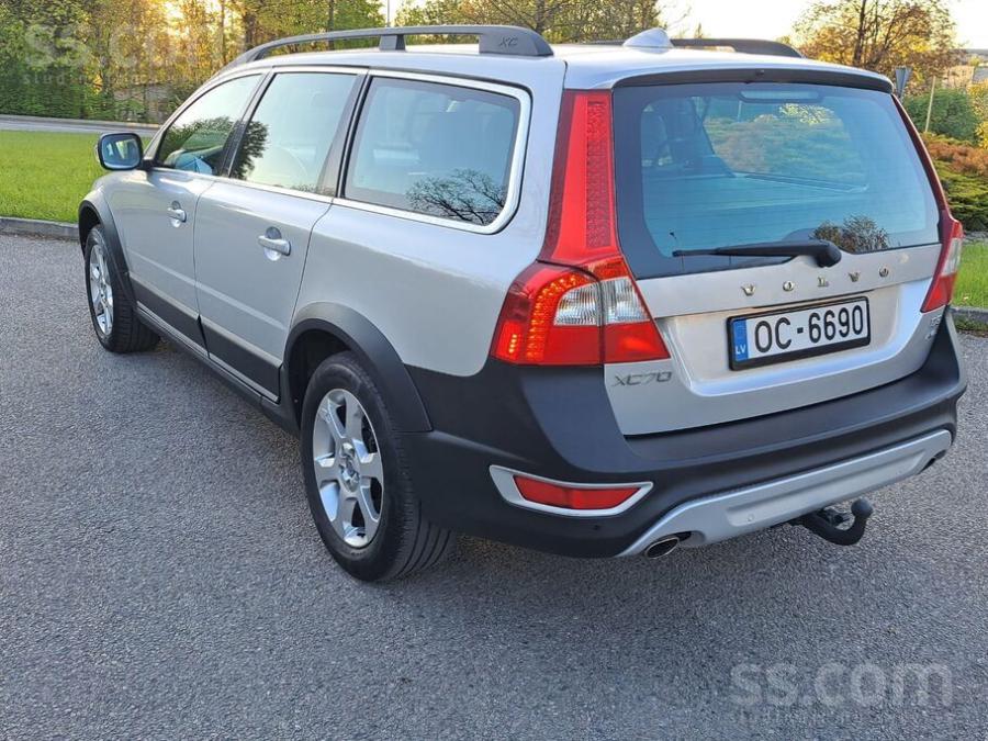 Grey Volvo XC70 2011 in Saldus, with an engine capacity of 2.40 L and mileage of 310 thousand km for 1750 €, photo 11 on AUTOMOTO.COM.LV