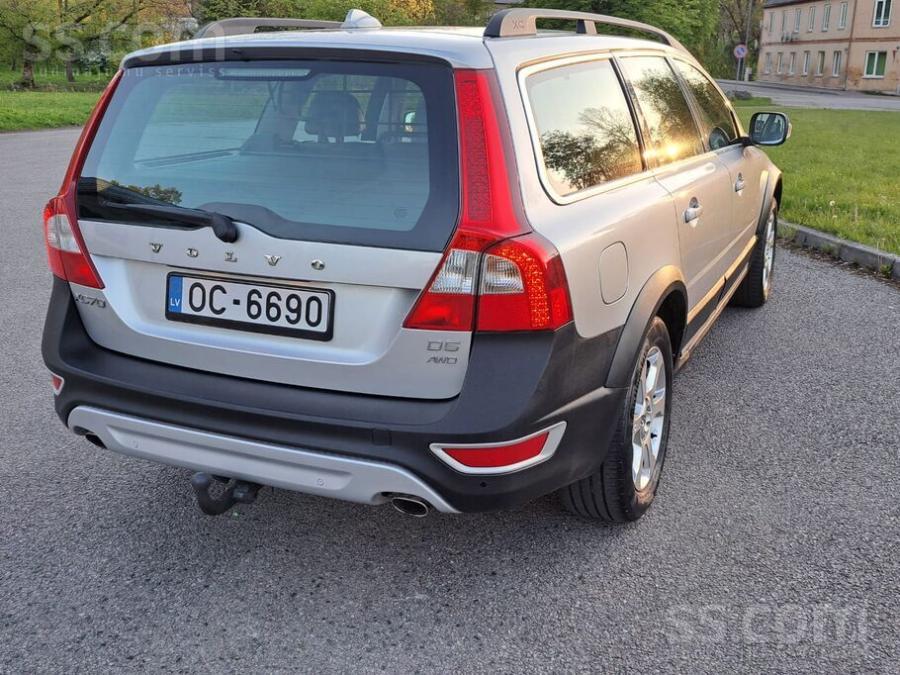 Grey Volvo XC70 2011 in Saldus, with an engine capacity of 2.40 L and mileage of 310 thousand km for 1750 €, photo 13 on AUTOMOTO.COM.LV