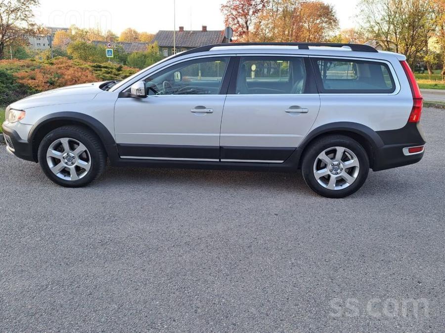 Grey Volvo XC70 2011 in Saldus, with an engine capacity of 2.40 L and mileage of 310 thousand km for 1750 €, photo 14 on AUTOMOTO.COM.LV