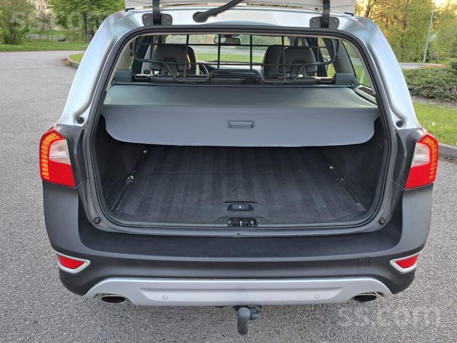 Grey Volvo XC70 2011 in Saldus, with an engine capacity of 2.40 L and mileage of 310 thousand km for 1750 €, photo 21 on AUTOMOTO.COM.LV
