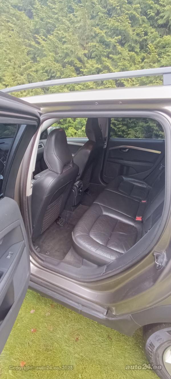 Pelēks Volvo XC70 2011 Veru, ar dzinēja tilpumu 2.00 L un nobraukumu 449 tūkst. km par 6900 €, foto 11 vietnē AUTOMOTO.COM.LV