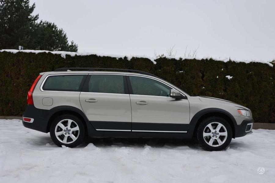 Pelēks Volvo XC70 2011 Alīta, ar dzinēja tilpumu 2.40 L un nobraukumu 290 tūkst. km par 7600 €, foto 6 vietnē AUTOMOTO.COM.LV