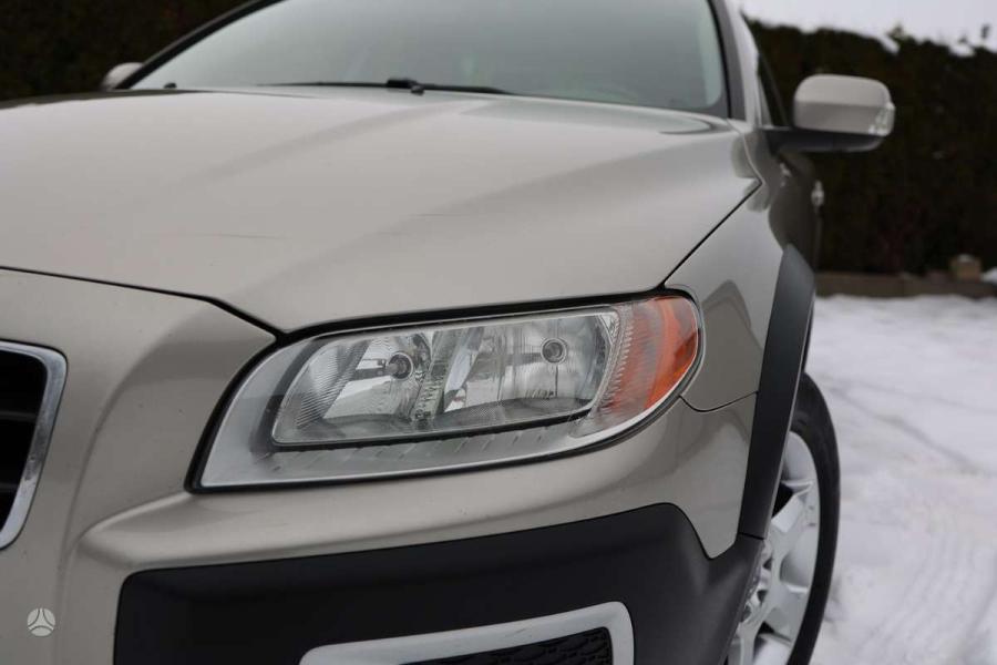 Pelēks Volvo XC70 2011 Alīta, ar dzinēja tilpumu 2.40 L un nobraukumu 290 tūkst. km par 7600 €, foto 29 vietnē AUTOMOTO.COM.LV