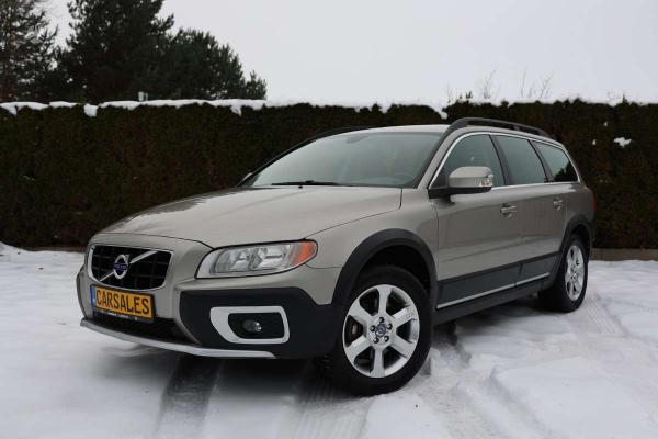 Pelēks Volvo XC70 2011 Alīta, ar dzinēja tilpumu 2.40 L un nobraukumu 290 tūkst. km par 7600 €, foto 1 vietnē AUTOMOTO.COM.LV