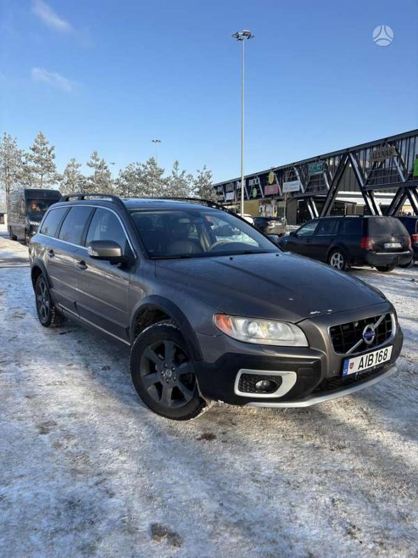 Pelēks Volvo XC70 2011 Viļņa, ar dzinēja tilpumu 2.40 L un nobraukumu 355 tūkst. km par 8500 €, foto 1 vietnē AUTOMOTO.COM.LV