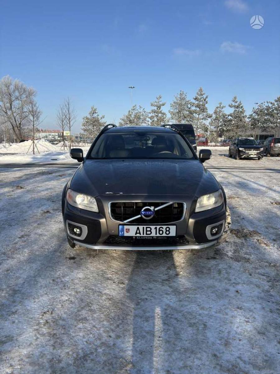 Grey Volvo XC70 2011 in Vilnius, with an engine capacity of 2.40 L and mileage of 355 thousand km for 8500 €, photo 2 on AUTOMOTO.COM.LV