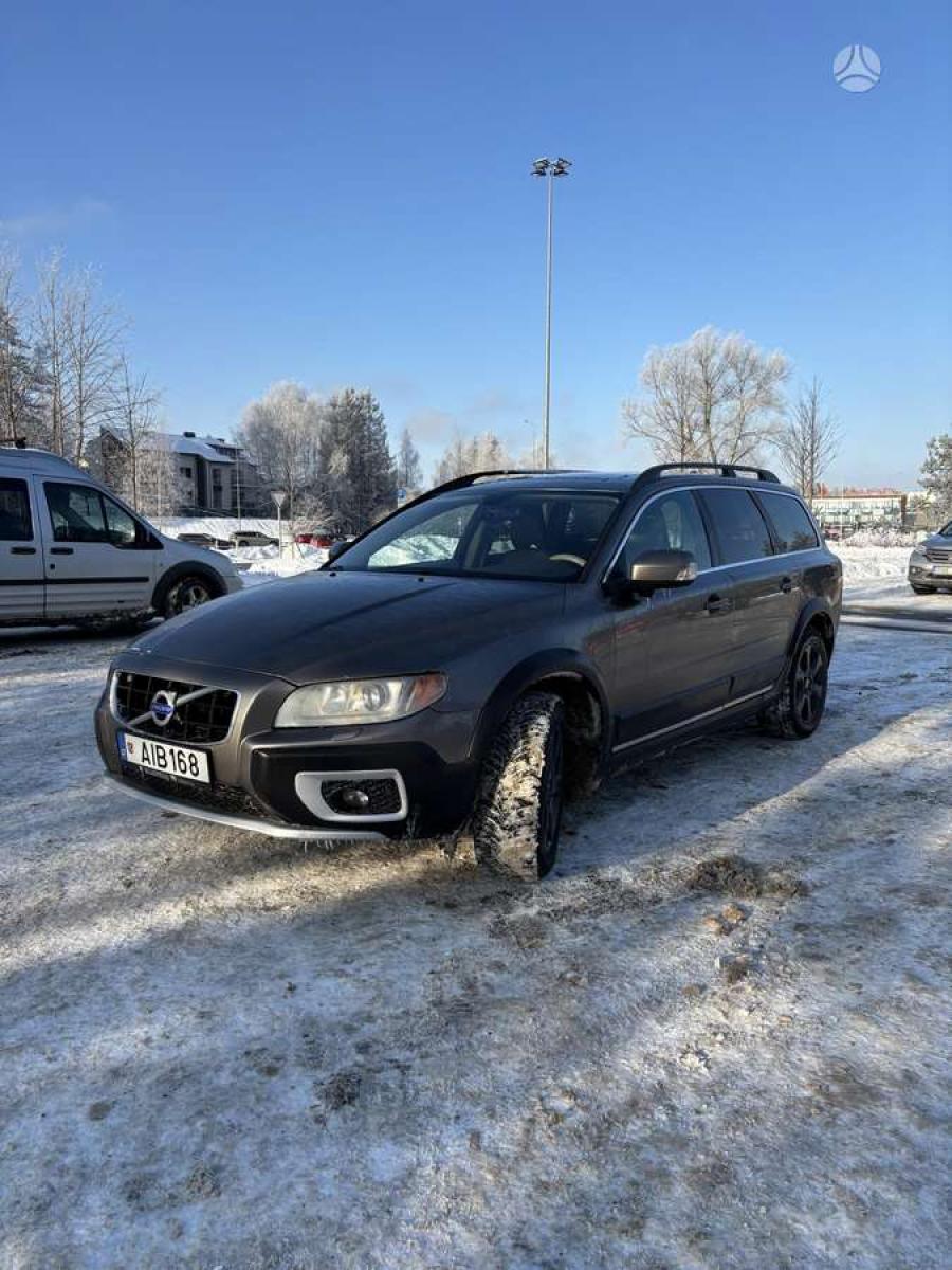 Grey Volvo XC70 2011 in Vilnius, with an engine capacity of 2.40 L and mileage of 355 thousand km for 8500 €, photo 3 on AUTOMOTO.COM.LV