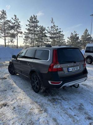 Grey Volvo XC70 2011 in Vilnius, with an engine capacity of 2.40 L and mileage of 355 thousand km for 8500 €, photo 4 on AUTOMOTO.COM.LV