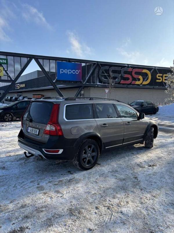 Grey Volvo XC70 2011 in Vilnius, with an engine capacity of 2.40 L and mileage of 355 thousand km for 8500 €, photo 6 on AUTOMOTO.COM.LV