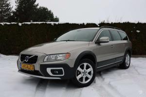 Pelēks Volvo XC70 2011 Alīta, ar dzinēja tilpumu 2.40 L un nobraukumu 290 tūkst. km par 7600 €, foto  vietnē AUTOMOTO.COM.LV