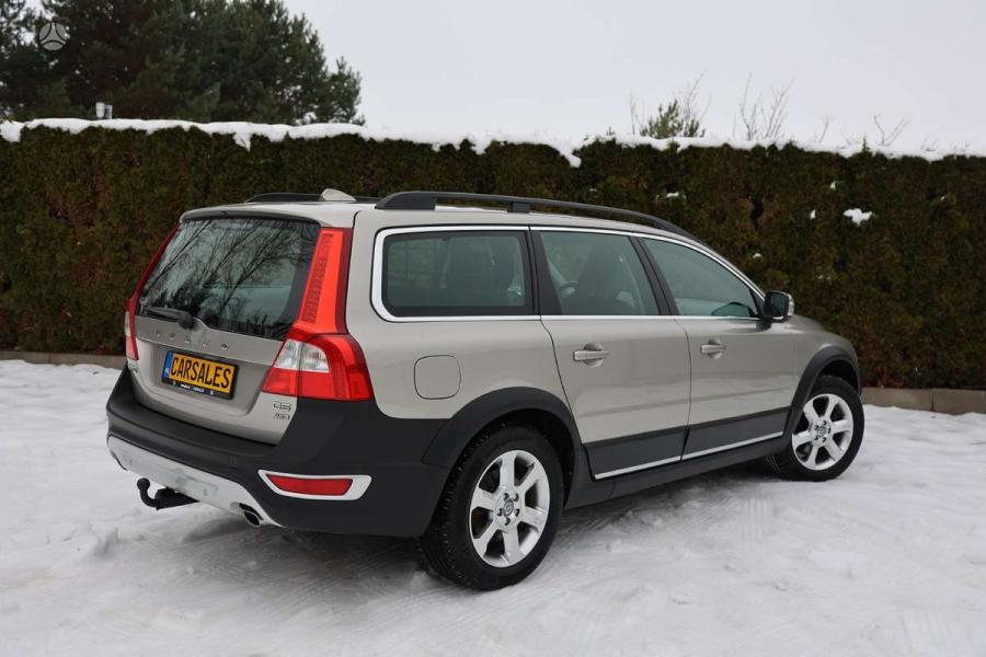 Grey Volvo XC70 2011 in Alytus, with an engine capacity of 2.40 L and mileage of 290 thousand km for 7600 €, photo 4 on AUTOMOTO.COM.LV