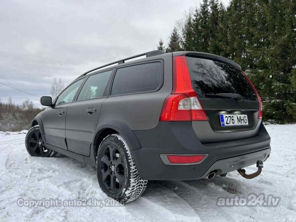 Grey Volvo XC70 2011 in Otepaa, with an engine capacity of 2.40 L and mileage of 348 thousand km for 6300 €, photo 1 on AUTOMOTO.COM.LV