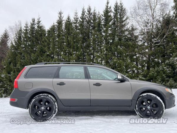 Grey Volvo XC70 2011 in Otepaa, with an engine capacity of 2.40 L and mileage of 348 thousand km for 6300 €, photo 3 on AUTOMOTO.COM.LV