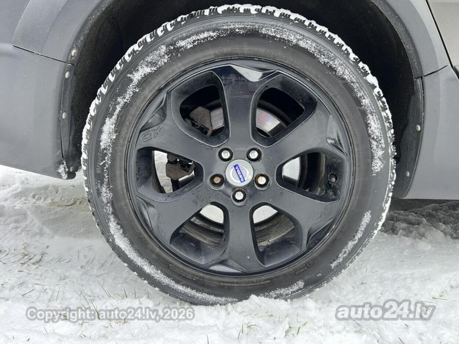 Pelēks Volvo XC70 2011 Otepē, ar dzinēja tilpumu 2.40 L un nobraukumu 348 tūkst. km par 6300 €, foto 12 vietnē AUTOMOTO.COM.LV