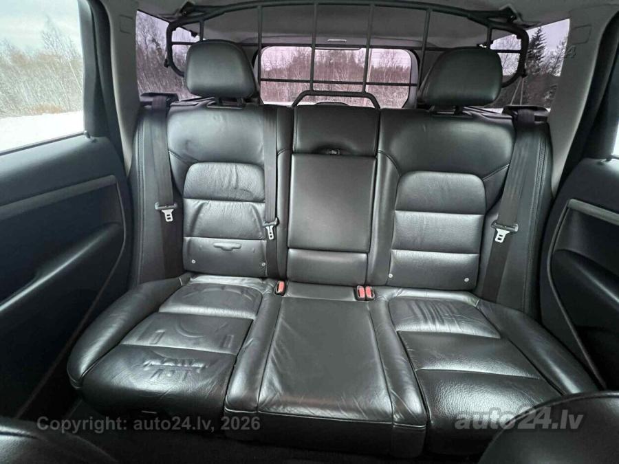 Pelēks Volvo XC70 2011 Otepē, ar dzinēja tilpumu 2.40 L un nobraukumu 348 tūkst. km par 6300 €, foto 16 vietnē AUTOMOTO.COM.LV