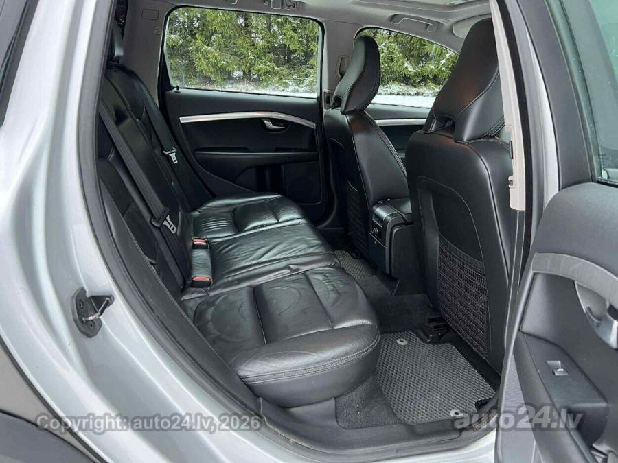Pelēks Volvo XC70 2011 Otepē, ar dzinēja tilpumu 2.40 L un nobraukumu 348 tūkst. km par 6300 €, foto 18 vietnē AUTOMOTO.COM.LV