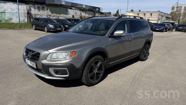 Pelēks Volvo XC70 2011 Rīga, ar dzinēja tilpumu 2.00 L un nobraukumu 296 tūkst. km par 7500 €, foto 1 vietnē AUTOMOTO.COM.LV