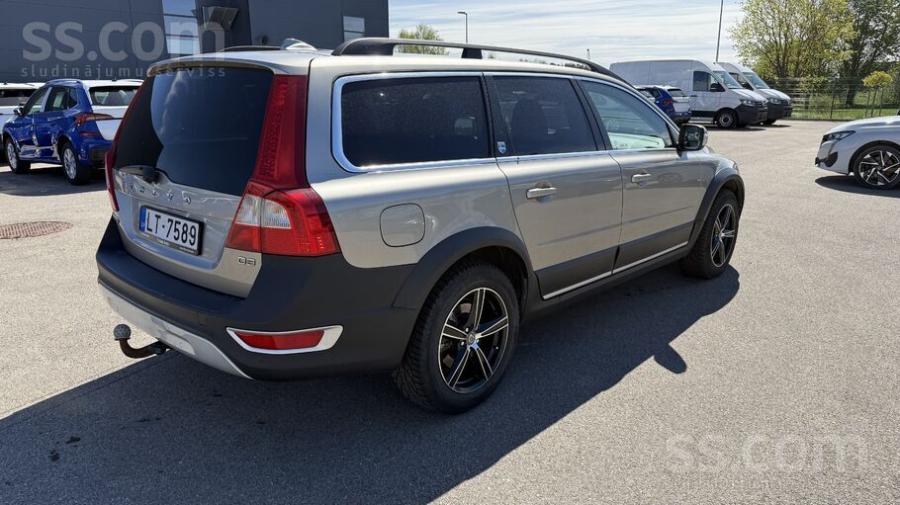 Pelēks Volvo XC70 2011 Rīga, ar dzinēja tilpumu 2.00 L un nobraukumu 296 tūkst. km par 7500 €, foto 5 vietnē AUTOMOTO.COM.LV