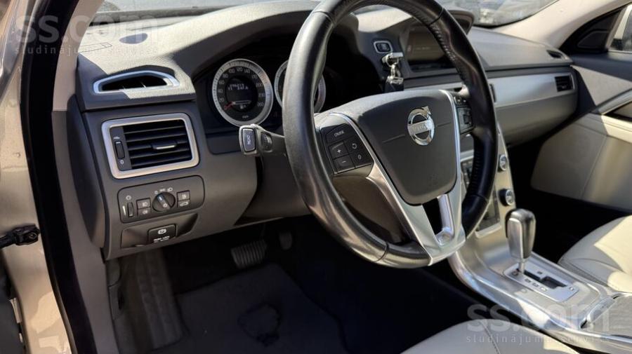 Pelēks Volvo XC70 2011 Rīga, ar dzinēja tilpumu 2.00 L un nobraukumu 296 tūkst. km par 7500 €, foto 20 vietnē AUTOMOTO.COM.LV