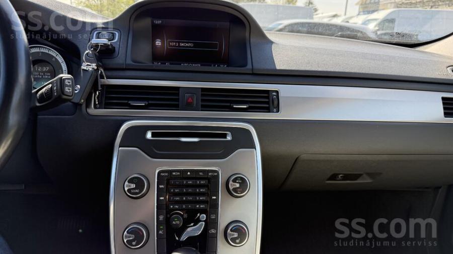 Pelēks Volvo XC70 2011 Rīga, ar dzinēja tilpumu 2.00 L un nobraukumu 296 tūkst. km par 7500 €, foto 23 vietnē AUTOMOTO.COM.LV