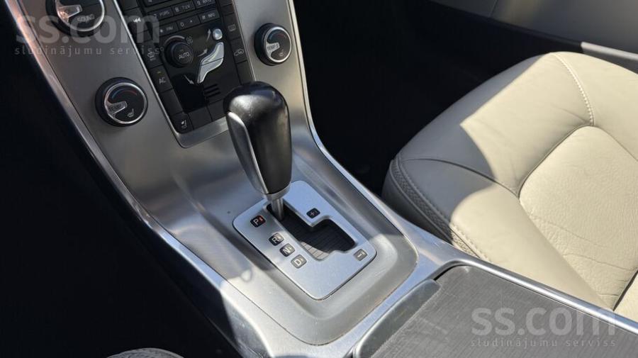 Pelēks Volvo XC70 2011 Rīga, ar dzinēja tilpumu 2.00 L un nobraukumu 296 tūkst. km par 7500 €, foto 25 vietnē AUTOMOTO.COM.LV