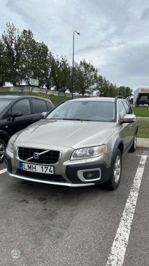 Pelēks Volvo XC70 2011 Viļņa, ar dzinēja tilpumu 2.40 L un nobraukumu 391 tūkst. km par 6000 €, foto  vietnē AUTOMOTO.COM.LV