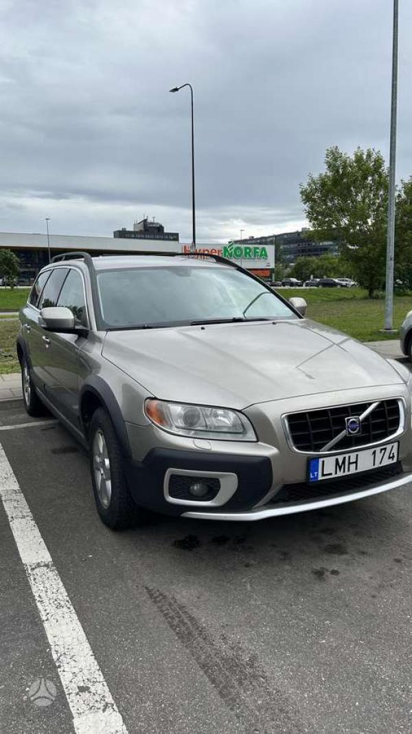 Pelēks Volvo XC70 2011 Viļņa, ar dzinēja tilpumu 2.40 L un nobraukumu 391 tūkst. km par 6000 €, foto 3 vietnē AUTOMOTO.COM.LV