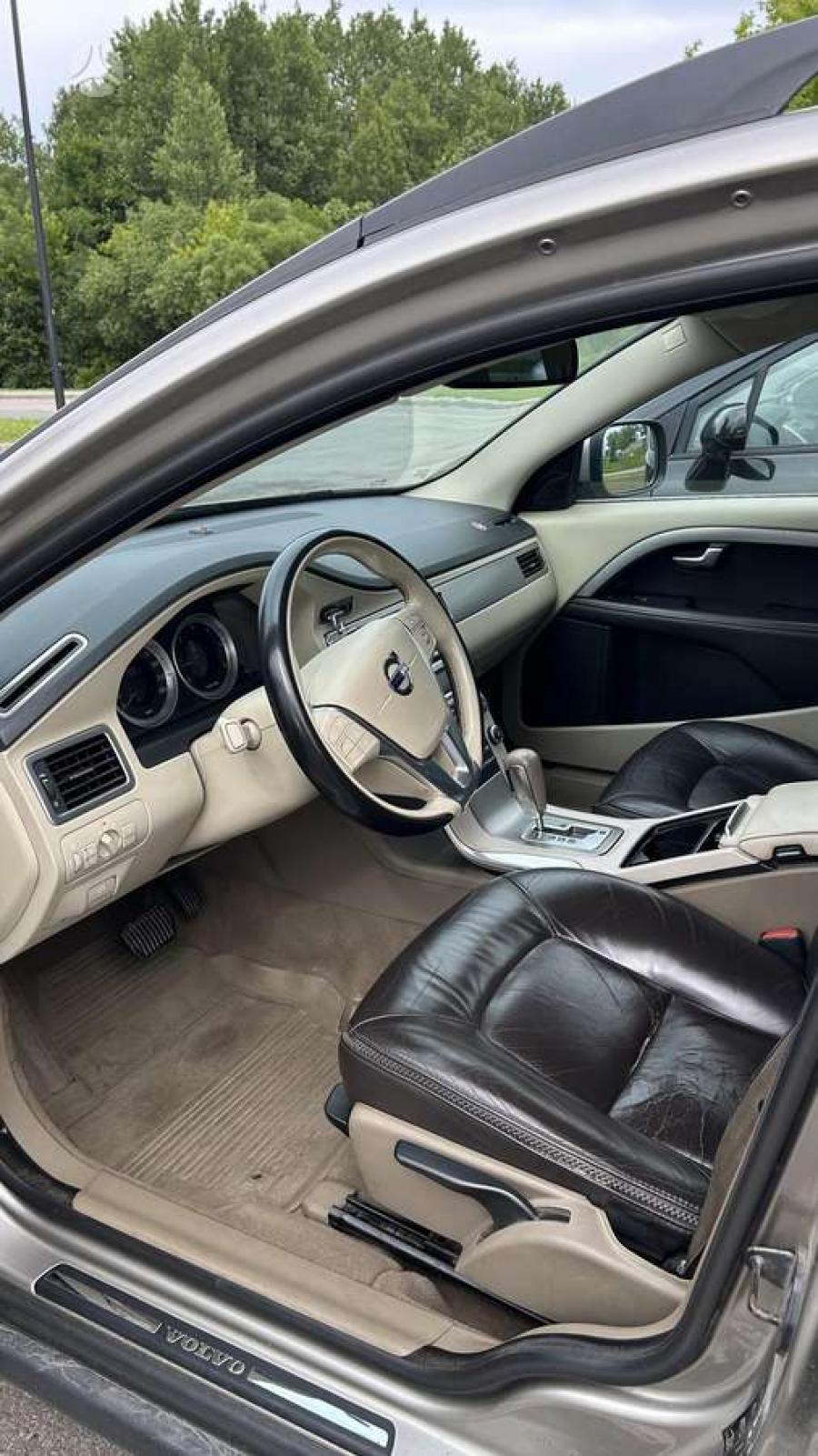 Pelēks Volvo XC70 2011 Viļņa, ar dzinēja tilpumu 2.40 L un nobraukumu 391 tūkst. km par 6000 €, foto 13 vietnē AUTOMOTO.COM.LV