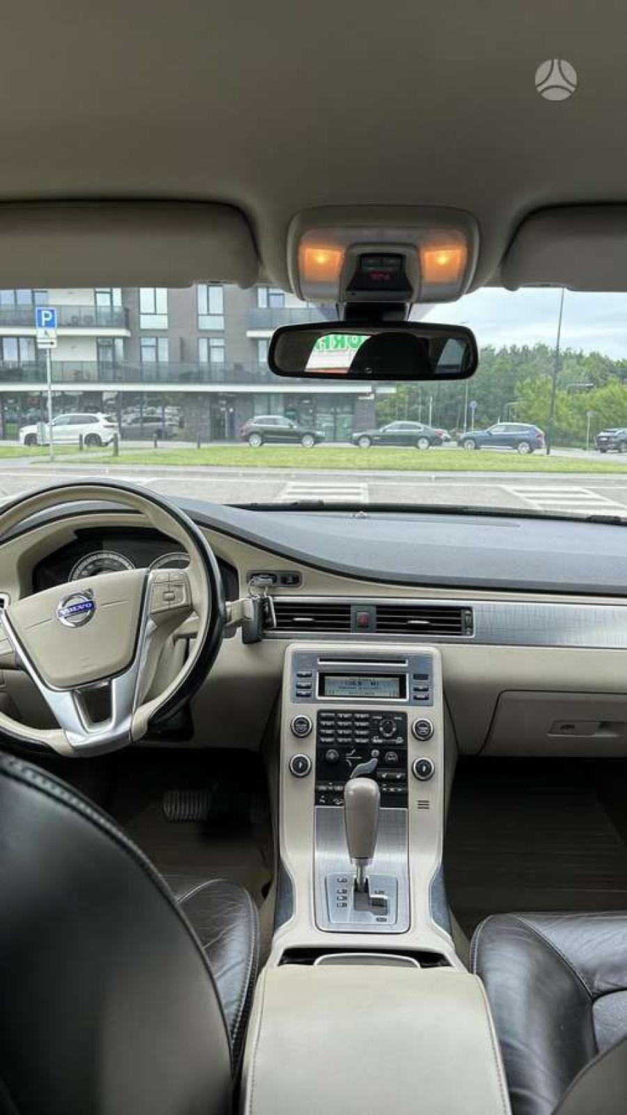 Pelēks Volvo XC70 2011 Viļņa, ar dzinēja tilpumu 2.40 L un nobraukumu 391 tūkst. km par 6000 €, foto 15 vietnē AUTOMOTO.COM.LV