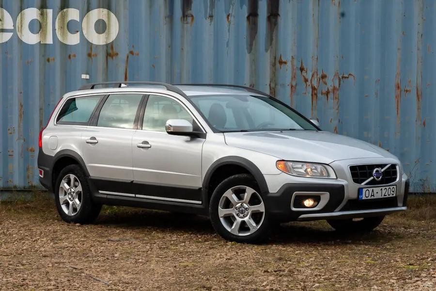 Grey Volvo XC70 2011 in Riga, with an engine capacity of 2.40 L and mileage of 316 thousand km for 9495 €, photo 1 on AUTOMOTO.COM.LV