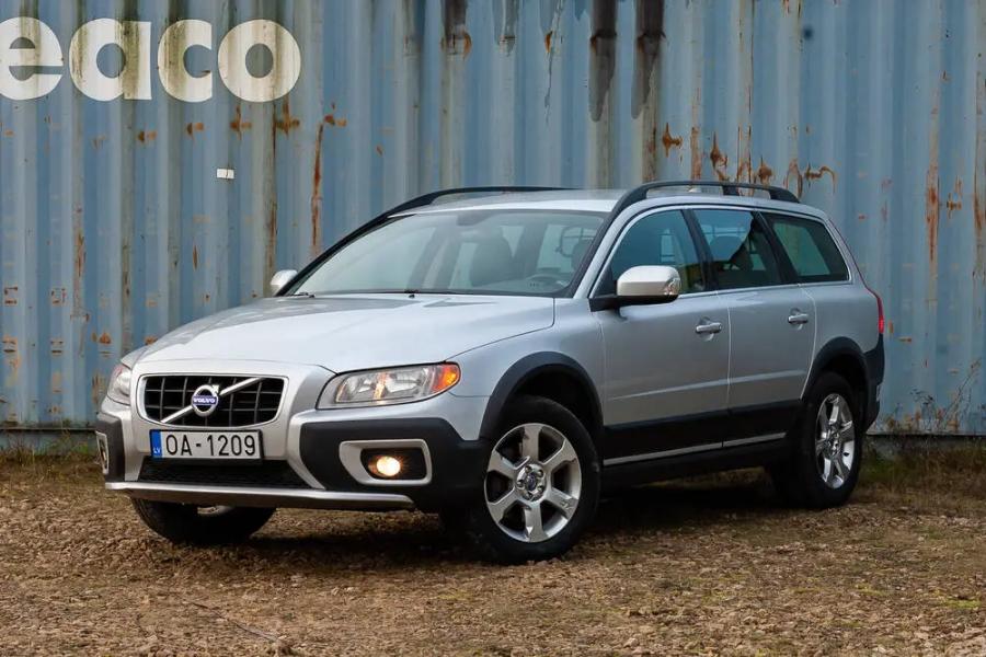 Grey Volvo XC70 2011 in Riga, with an engine capacity of 2.40 L and mileage of 316 thousand km for 9495 €, photo 4 on AUTOMOTO.COM.LV