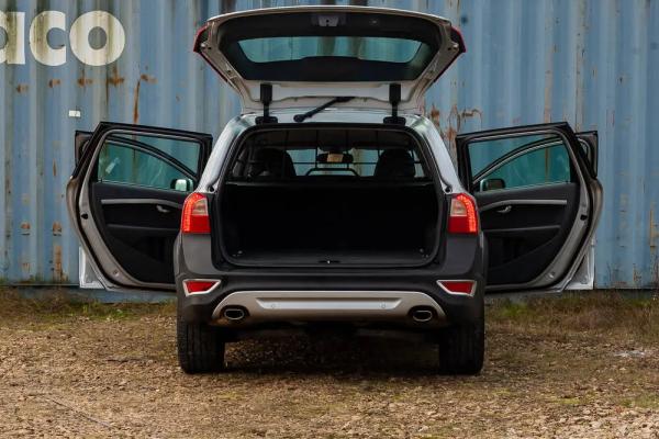 Grey Volvo XC70 2011 in Riga, with an engine capacity of 2.40 L and mileage of 316 thousand km for 9495 €, photo 5 on AUTOMOTO.COM.LV