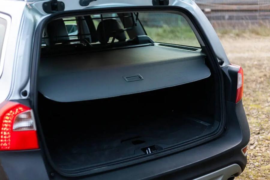 Grey Volvo XC70 2011 in Riga, with an engine capacity of 2.40 L and mileage of 316 thousand km for 9495 €, photo 7 on AUTOMOTO.COM.LV