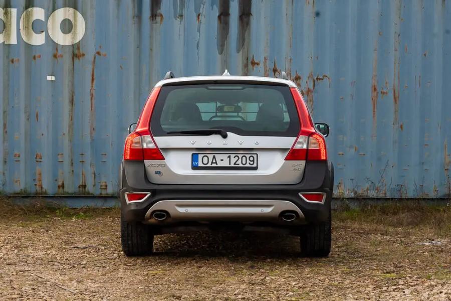 Grey Volvo XC70 2011 in Riga, with an engine capacity of 2.40 L and mileage of 316 thousand km for 9495 €, photo 11 on AUTOMOTO.COM.LV