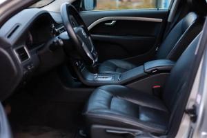 Grey Volvo XC70 2011 in Riga, with an engine capacity of 2.40 L and mileage of 316 thousand km for 9495 €, photo 21 on AUTOMOTO.COM.LV
