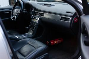 Grey Volvo XC70 2011 in Riga, with an engine capacity of 2.40 L and mileage of 316 thousand km for 9495 €, photo 22 on AUTOMOTO.COM.LV