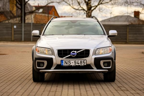 Grey Volvo XC70 2011 in Riga, with an engine capacity of 2.00 L and mileage of 0 thousand km for 8350 €, photo 2 on AUTOMOTO.COM.LV