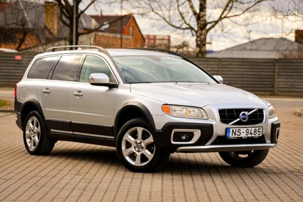 Grey Volvo XC70 2011 in Riga, with an engine capacity of 2.00 L and mileage of 0 thousand km for 8350 €, photo 3 on AUTOMOTO.COM.LV