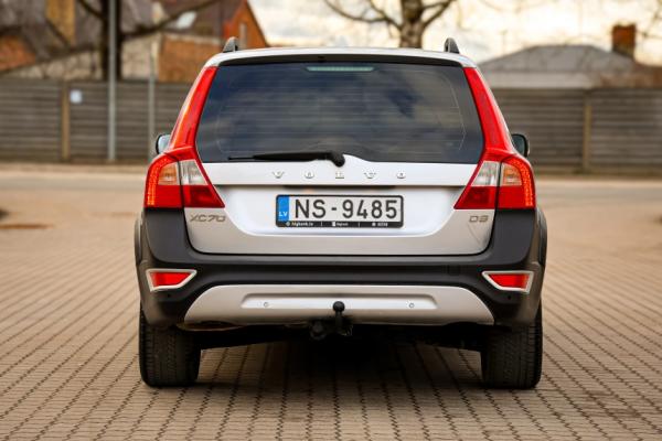 Grey Volvo XC70 2011 in Riga, with an engine capacity of 2.00 L and mileage of 0 thousand km for 8350 €, photo 6 on AUTOMOTO.COM.LV