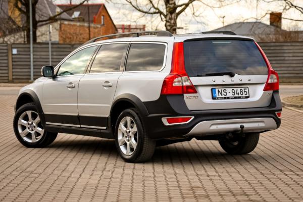 Grey Volvo XC70 2011 in Riga, with an engine capacity of 2.00 L and mileage of 0 thousand km for 8350 €, photo 7 on AUTOMOTO.COM.LV