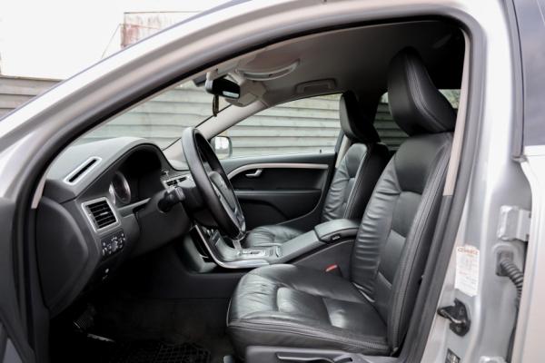 Grey Volvo XC70 2011 in Riga, with an engine capacity of 2.00 L and mileage of 0 thousand km for 8350 €, photo 9 on AUTOMOTO.COM.LV