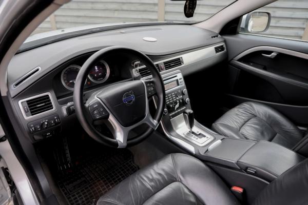 Grey Volvo XC70 2011 in Riga, with an engine capacity of 2.00 L and mileage of 0 thousand km for 8350 €, photo 10 on AUTOMOTO.COM.LV