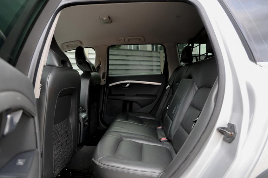 Grey Volvo XC70 2011 in Riga, with an engine capacity of 2.00 L and mileage of 0 thousand km for 8350 €, photo 12 on AUTOMOTO.COM.LV