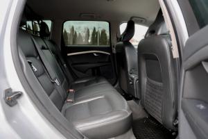 Grey Volvo XC70 2011 in Riga, with an engine capacity of 2.00 L and mileage of 0 thousand km for 8350 €, photo 13 on AUTOMOTO.COM.LV