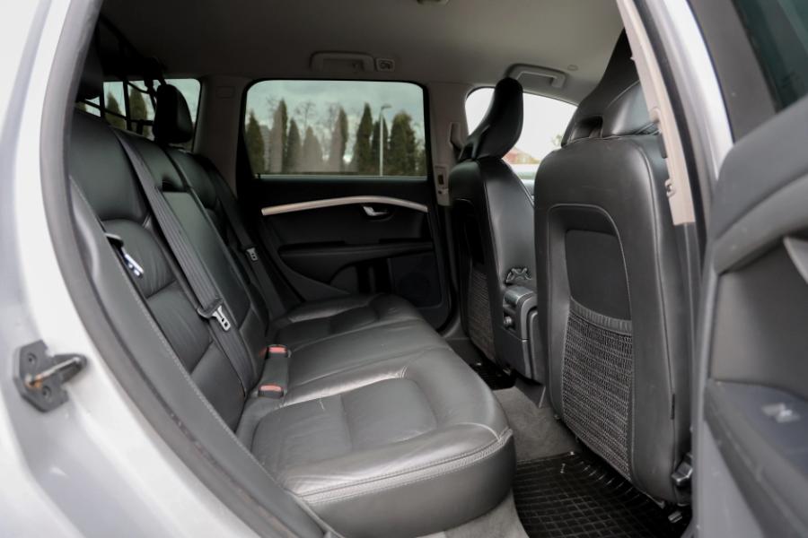 Grey Volvo XC70 2011 in Riga, with an engine capacity of 2.00 L and mileage of 0 thousand km for 8350 €, photo 13 on AUTOMOTO.COM.LV